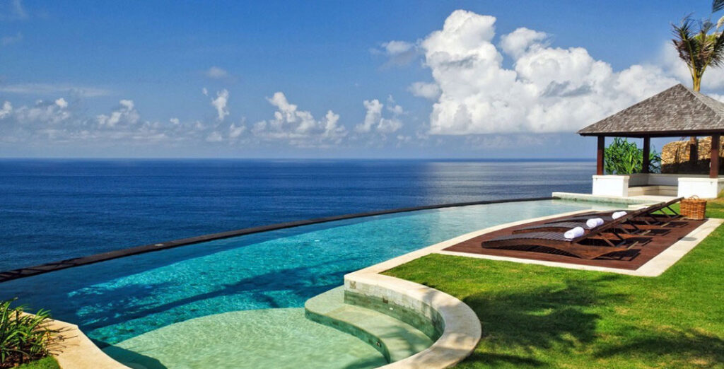 7 Villa Infinity Pools that Make You Want to Vacation Right Now